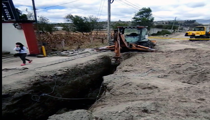 Dos personas fallecieron por deslizamiento de tierra en Latacunga ... Dos personas fallecieron por deslizamiento de tierra en Latacunga ...