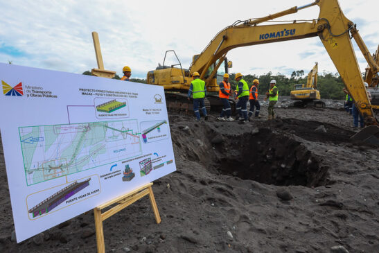 Colocan la primera piedra para la construcción del puente sobre el río ...