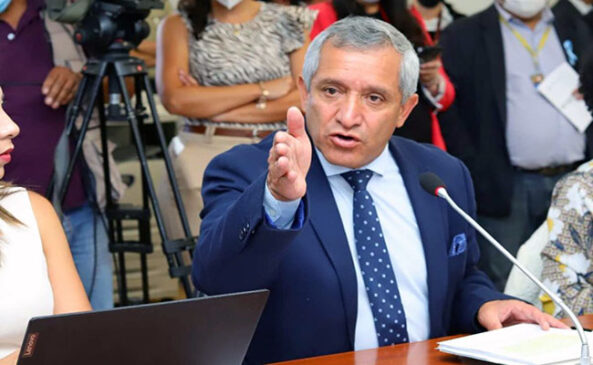 Patricio Carrillo presentó acción de protección para asumir como asambleísta - Ecuador 221