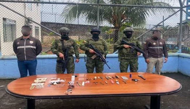 Militares decomisan armas y drogas en la cárcel de Sucumbíos - Ecuador 221